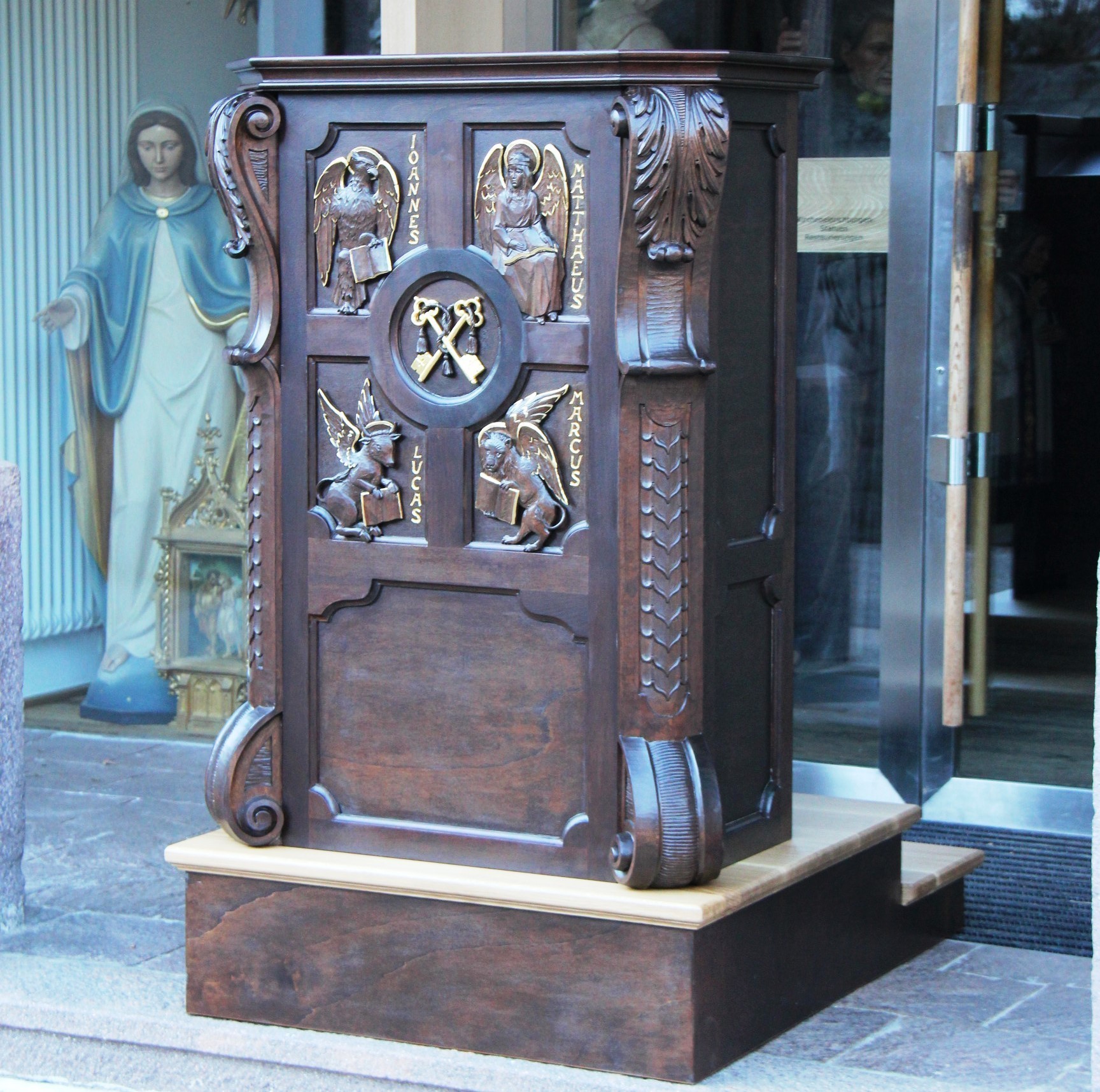 Church interiors as Altars, Ambos, Reredos in wood, marble and bronze.